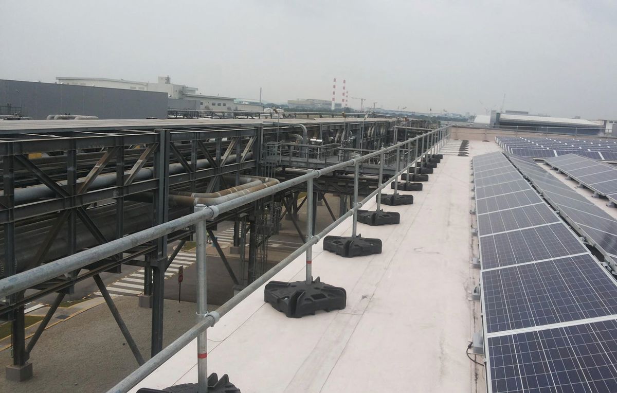 Kee Guard® Railing For Roofs With Limited Space - Non-Penetrating ...