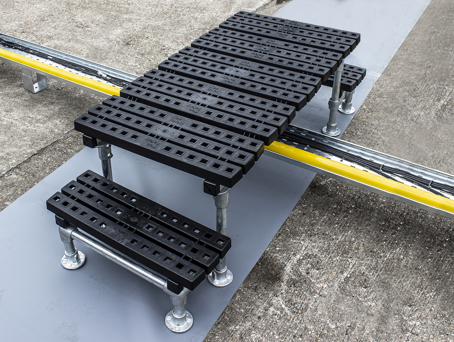 Kee Guard® Railing For Roofs With Limited Space - Non-Penetrating ...